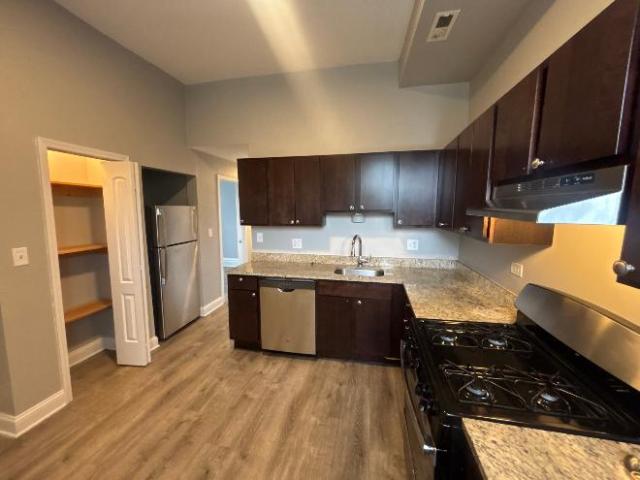 3 Br, 1 bath, Condo 5700 S Wabash Ave