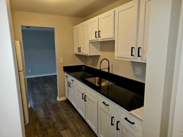 3 Br, 1 bath, Condo 5856 Highview Drive