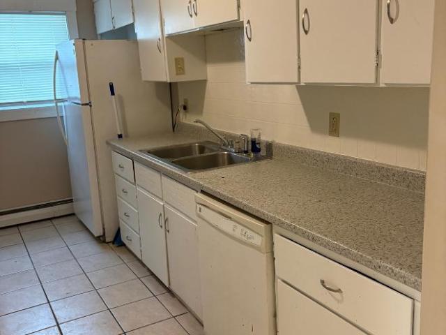 3 Br, 1 bath, Condo 590 Geobel St