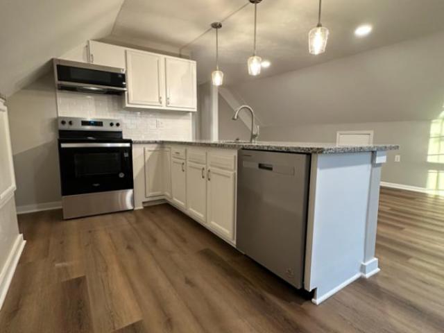 3 Br, 1 bath, Condo 63 E Poplar St