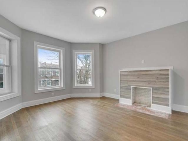 3 Br, 1 bath, Condo 6234 S Rhodes Ave