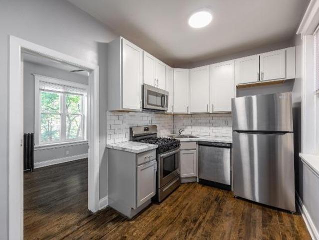 3 Br, 1 bath, Condo 6259 N Lakewood Ave