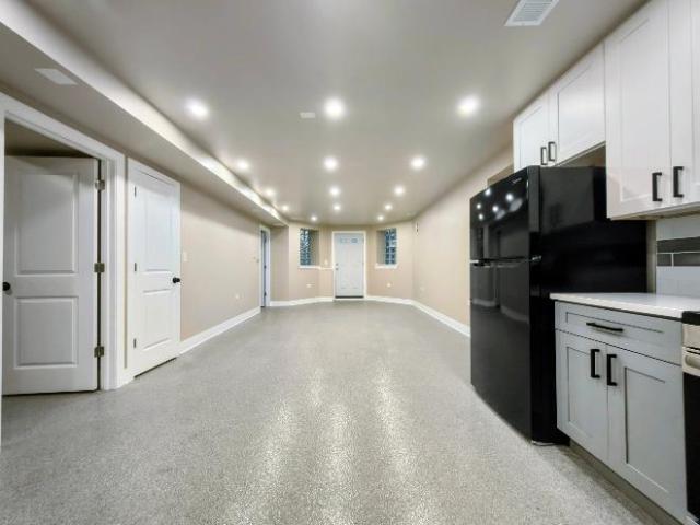3 Br, 1 bath, Condo 6343 S Elizabeth