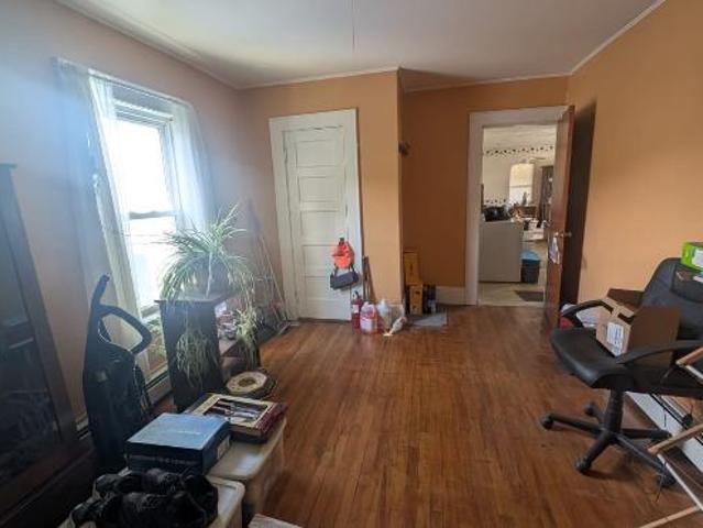 3 Br, 1 bath, Condo 634 Burgess Street