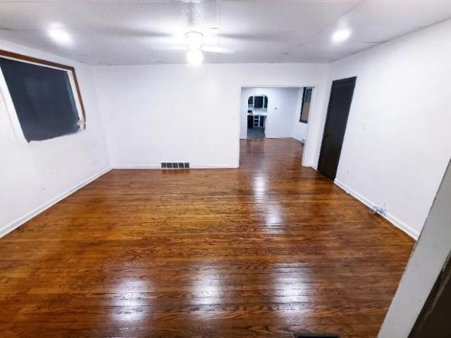 3 Br, 1 bath, Condo 636 W 17th St