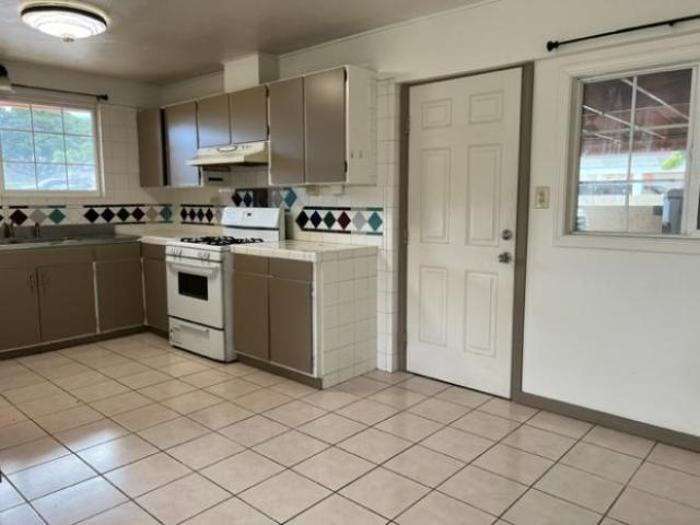 3 Br, 1 bath, Condo 641 Huali Way