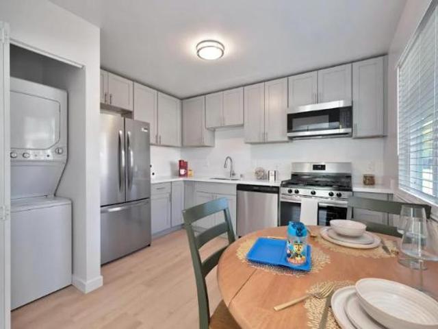 3 Br, 1 bath, Condo 6431 Benning St