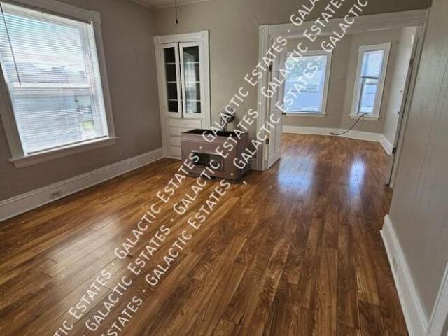 3 Br, 1 bath, Condo 64 Dearborn St