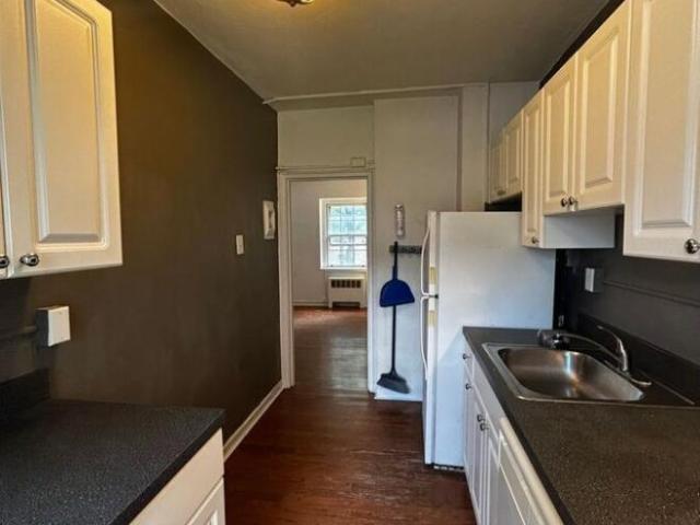 3 Br, 1 bath, Condo 672 Franklin Place