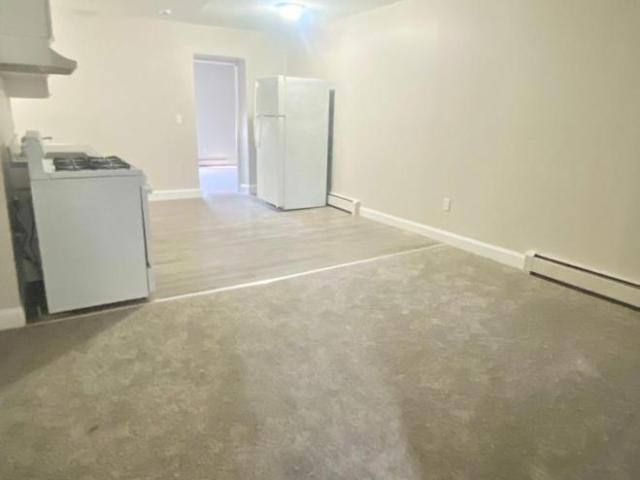 3 Br, 1 bath, Condo 677 Middle St