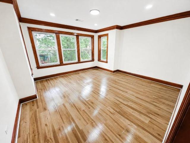3 Br, 1 bath, Condo 6805 S Artesian Ave