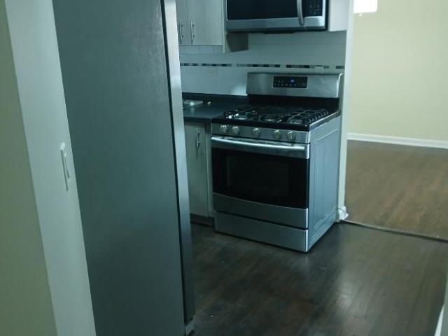 3 Br, 1 bath, Condo 6949 W Diversey Ave