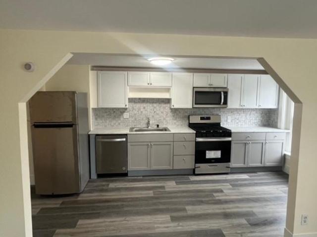 3 Br, 1 bath, Condo 697 Islington St