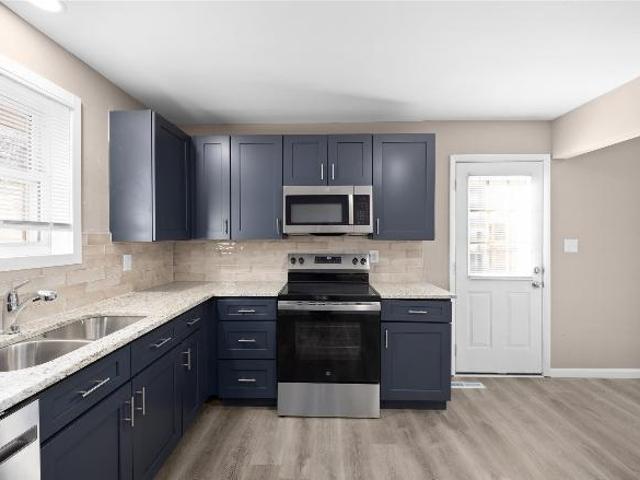 3 Br, 1 bath, Condo 6 Manor Dr