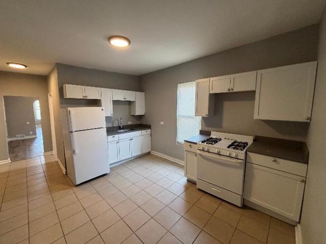 3 Br, 1 bath, Condo 707 E 92nd Pl