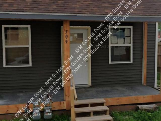 3 Br, 1 bath, Condo 709 Napier Street