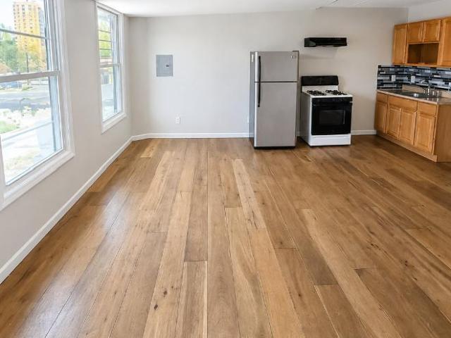 3 Br, 1 bath, Condo 70 Main St