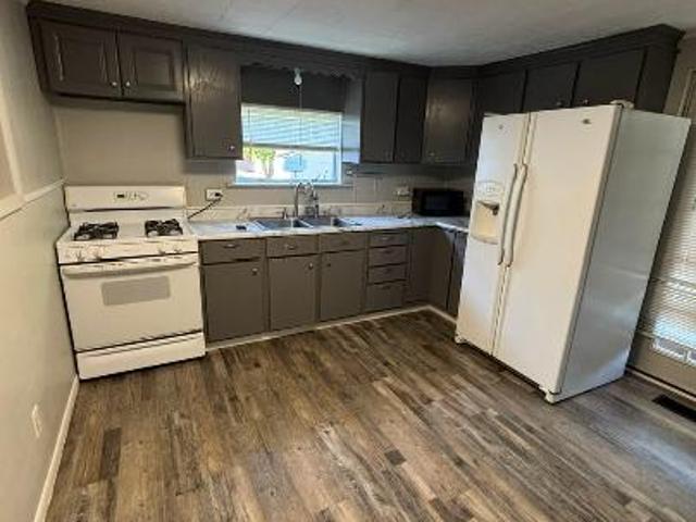 3 Br, 1 bath, Condo 710 S Main St