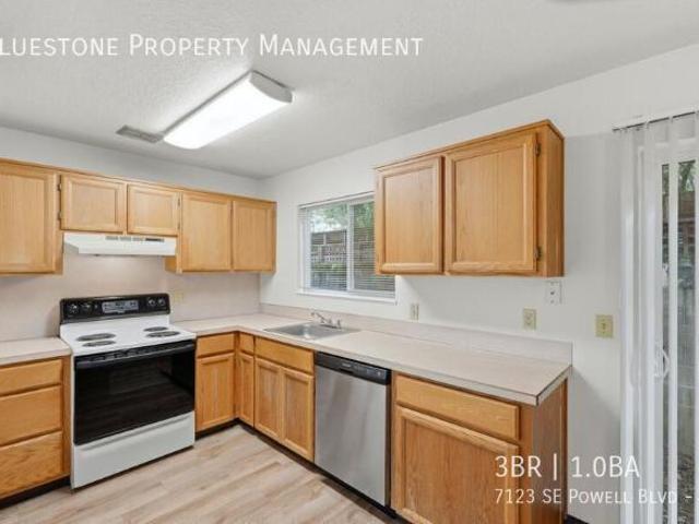 3 Br, 1 bath, Condo 7123 SE Powell Blvd