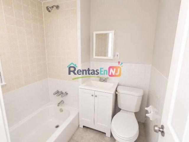 3 Br, 1 bath, Condo 731 S 13th St