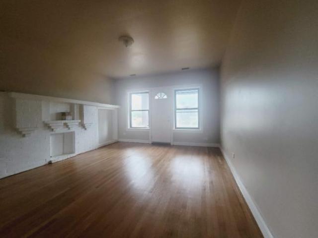 3 Br, 1 bath, Condo 7334 S Lowe Ave