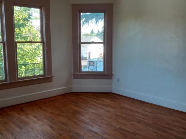 3 Br, 1 bath, Condo 7405 SE 82nd Ave
