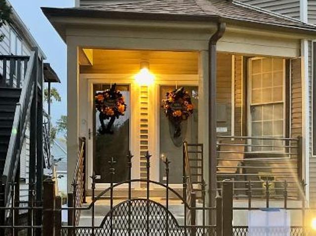 3 Br, 1 bath, Condo 7537 S Kenwood Ave