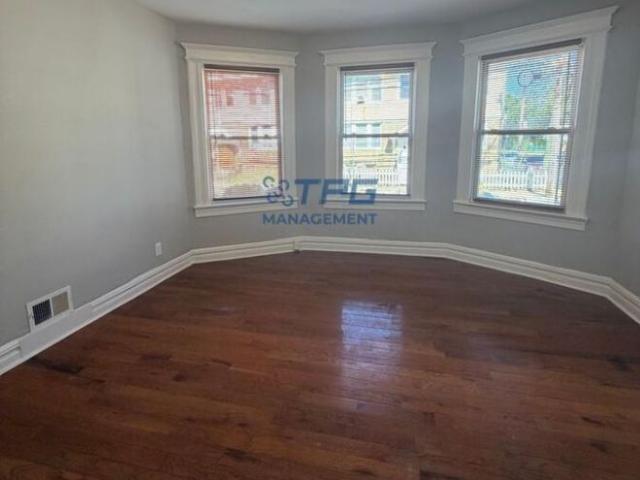 3 Br, 1 bath, Condo 76 Halstead Street