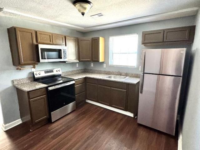 3 Br, 1 bath, Condo 770 Fremont Street