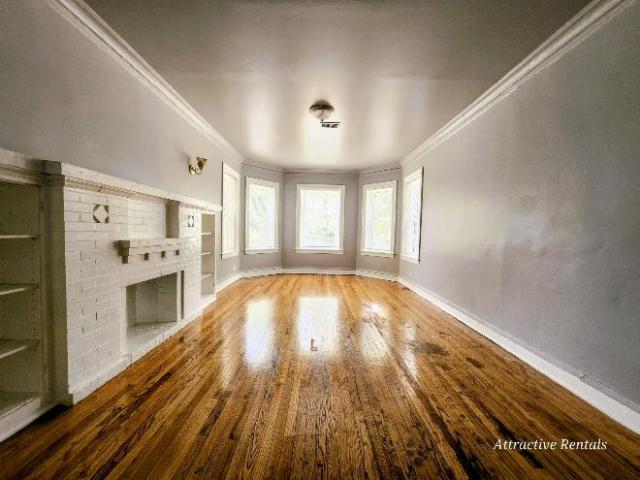 3 Br, 1 bath, Condo 7801 S Marshfield Ave