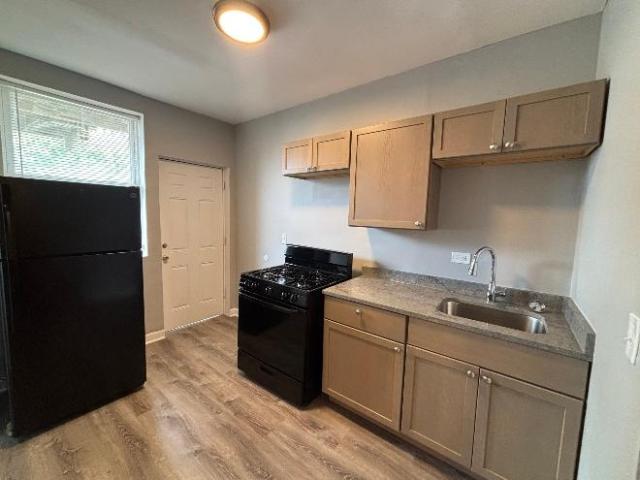 3 Br, 1 bath, Condo 7935 S Vernon