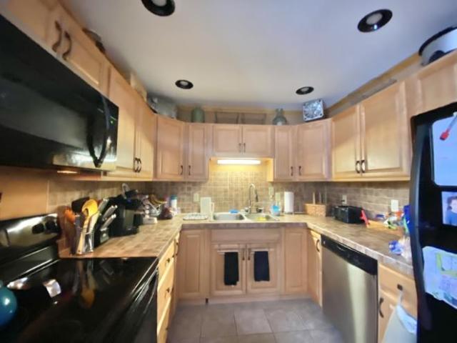 3 Br, 1 bath, Condo 795 Bloom Road