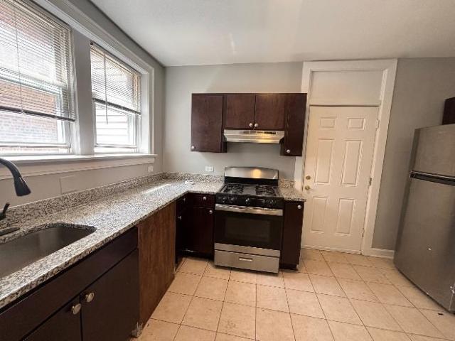 3 Br, 1 bath, Condo 8000 S Champlain Ave