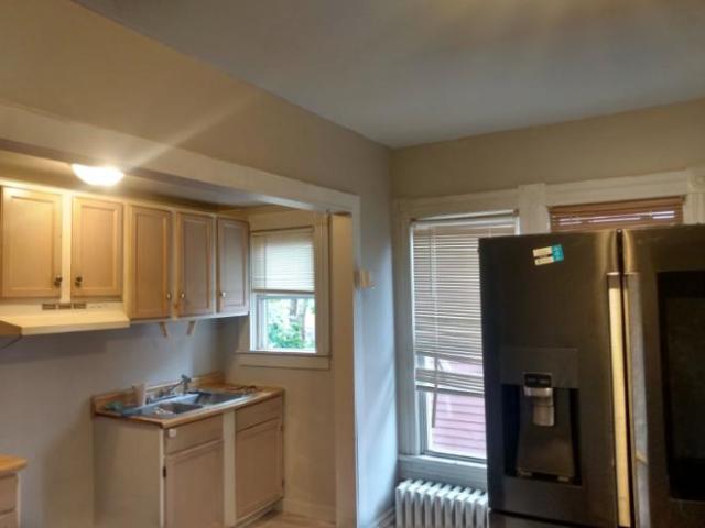 3 Br, 1 bath, Condo 807 Bedford St