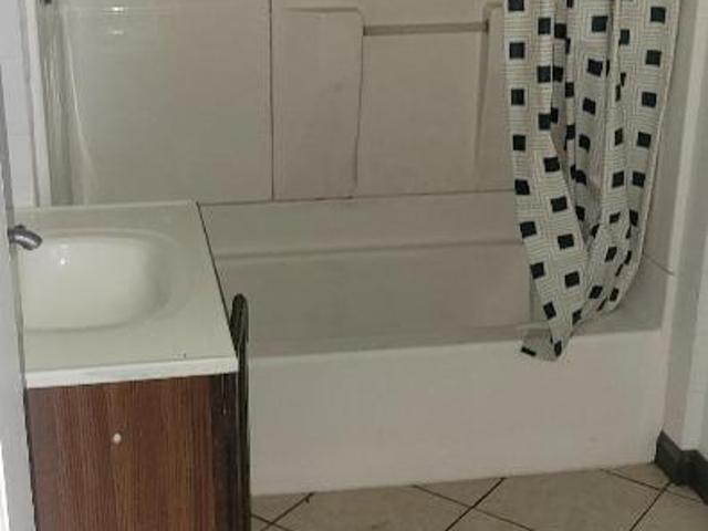 3 Br, 1 bath, Condo 817 Walnut St