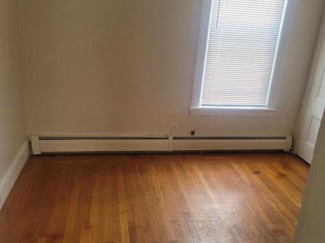 3 Br, 1 bath, Condo 818 Lower River Rd
