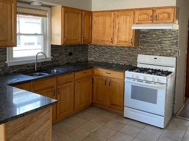 3 Br, 1 bath, Condo 8252 W 95th St