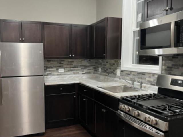 3 Br, 1 bath, Condo 8317 S Buffalo Ave