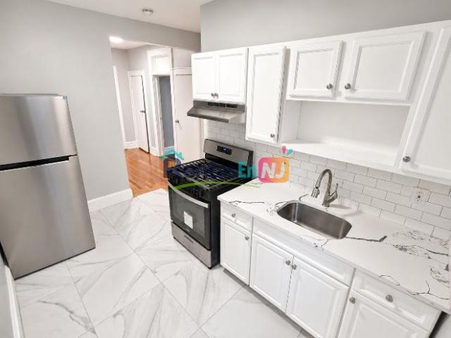 3 Br, 1 bath, Condo 846 S Orange Ave