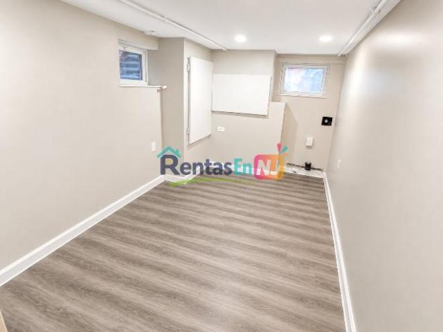 3 Br, 1 bath, Condo 93 W Allen St