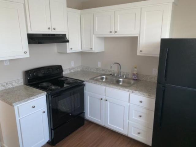 3 Br, 1 bath, Condo 906 Magnusson Ave