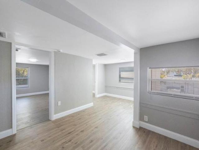 3 Br, 1 bath, Condo 955 9th Ave S