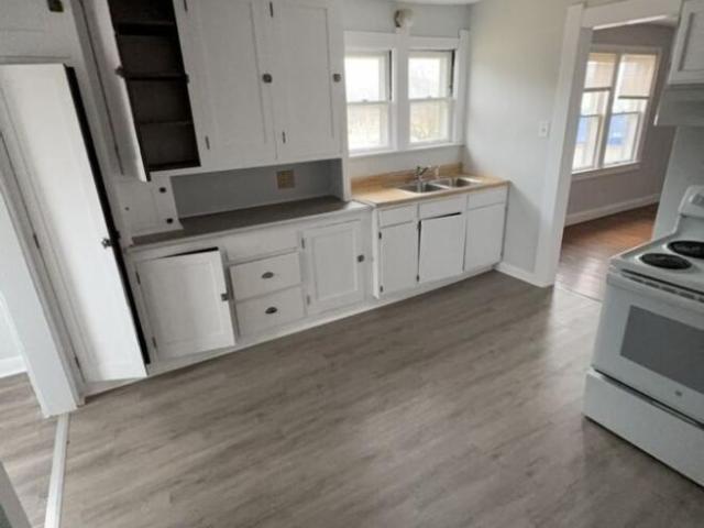3 Br, 1 bath, Condo 960 W Delaware Ave