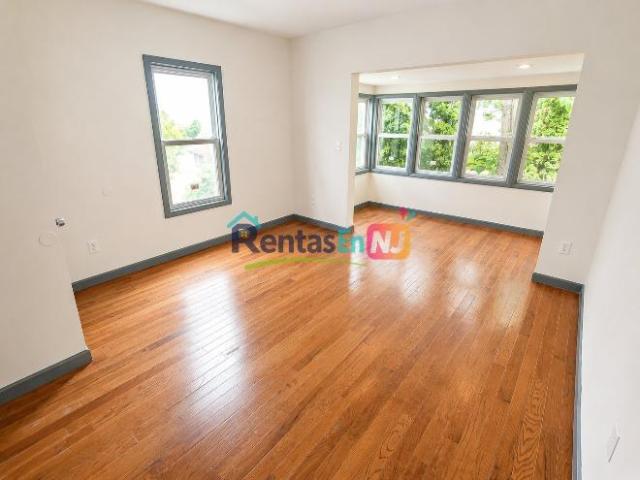 3 Br, 1 bath, Condo 99 Alexander St