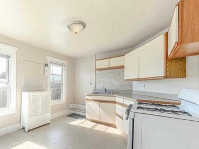 3 Br, 1 bath, Condo 104 E Pine Street