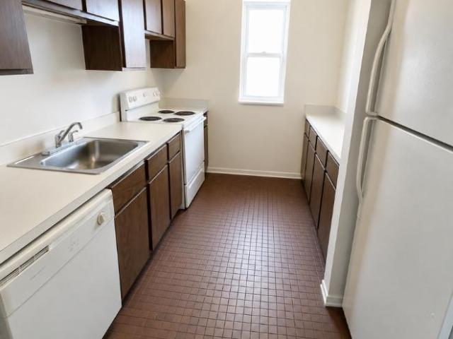 3 Br, 2 bath, Condo 1055 W Grace St