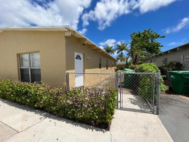 3 Br, 1 bath, Condo 1058 W 7th St