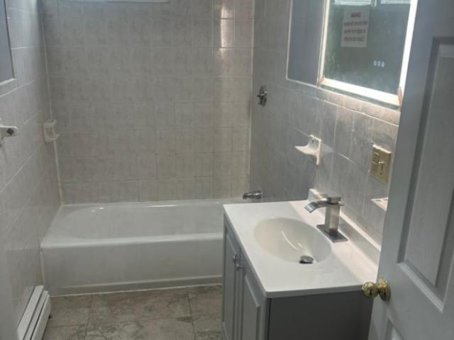 3 Br, 1 bath, Condo 106 Taylor St