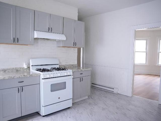 3 Br, 1 bath, Condo 109 Merrifield St