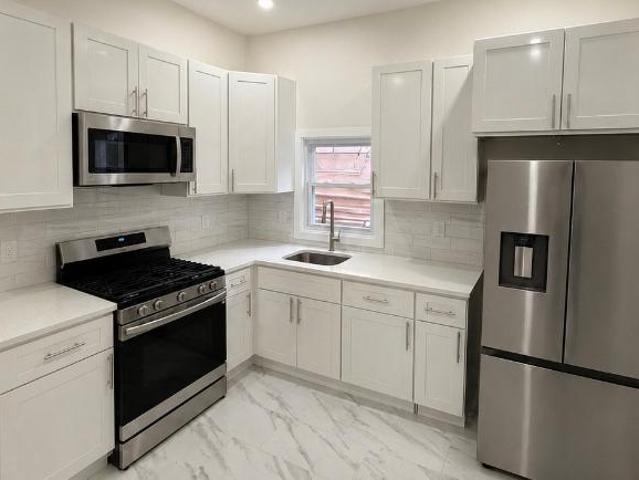 3 Br, 1 bath, Condo 1102 Central Ave